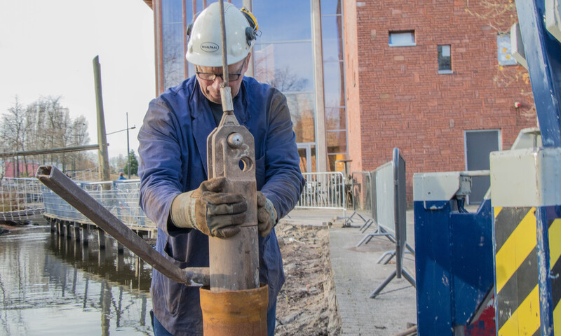 Stalen buispaal inwendig heien